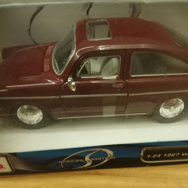 Maisto 1967 VW Volkswagen 1600 Fastback 1:24 Diecast Model Car Red ...