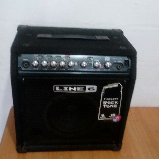 "Line 6" Amplifier (timeless rock tone) with built-in multiple effects ...