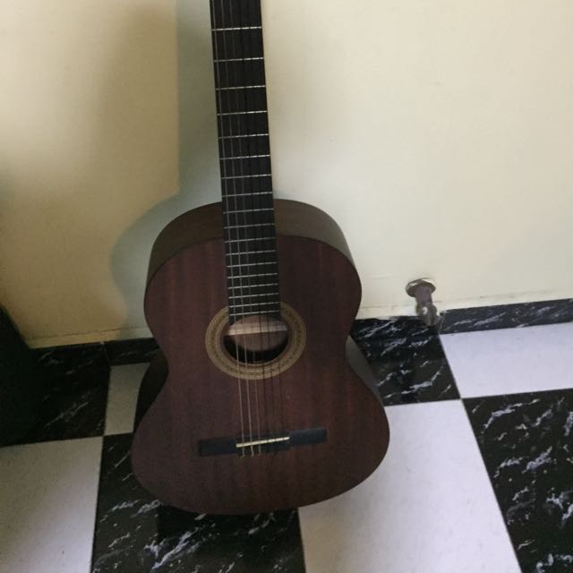 Samick Classical Guitar, Hobbies & Toys, Music & Media, Musical Instruments on Carousell