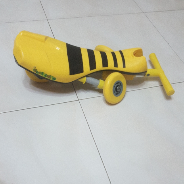 Scuttlebug Tricycle (Bumblebee Yellow), Babies & Kids, Babies & Kids ...