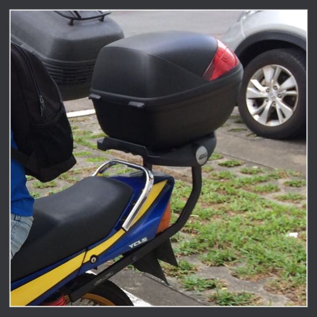GIVI TOP BOX + RACK, Motorcycles, Motorcycle Accessories on Carousell