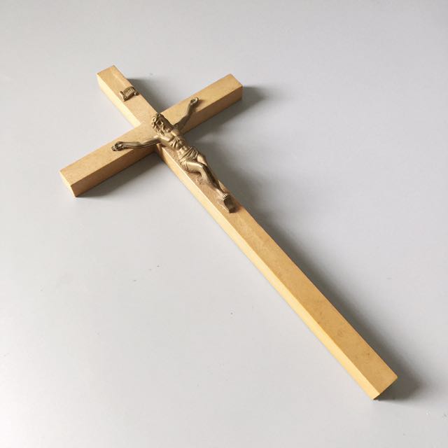 Jesus on the wooden Cross, Hobbies & Toys, Memorabilia & Collectibles ...