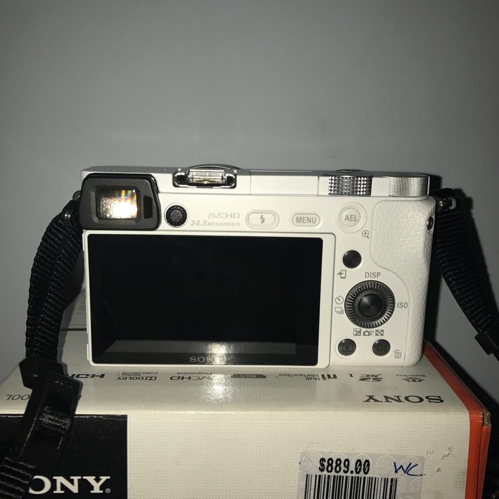 SONY A6000 Mirrorless Camera (White), Photography, Cameras on Carousell