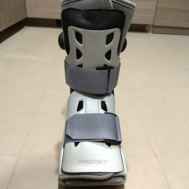 Wore for only 30 Minutes Airselect Short Aircast for Fractures, Sprains ...