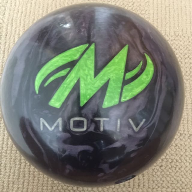 Motiv Revolt Bowling Ball, Sports Equipment, Sports & Games, Billiards ...