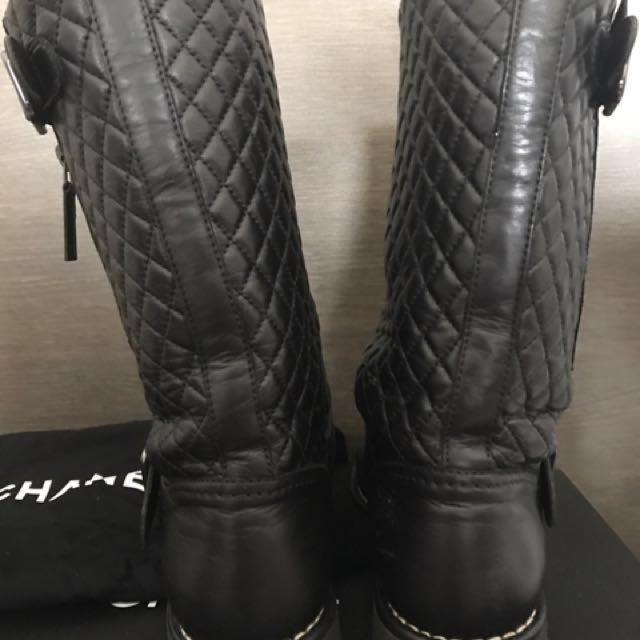 Chanel black boots with buckle. Size 39, 女裝, 鞋, Loafers - Carousell