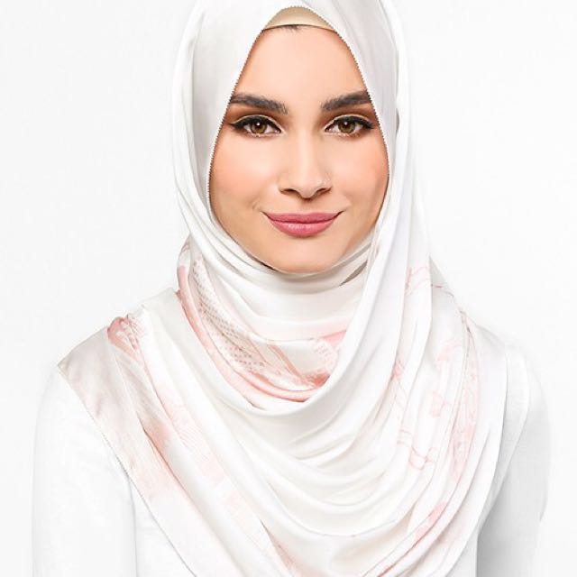 dUCk's The Singapore Duck Scarf Scarves Ltd Edt In White/ Pink, Women's Fashion, Dresses & Sets ...