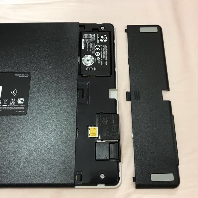 Wacom Bamboo CTH-470 with original wireless accessory kit and sleeve ...