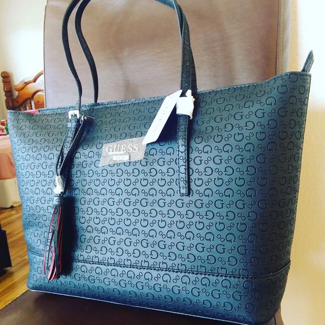 Guess Tote Bag, Women's Fashion, Bags & Wallets, Tote Bags on Carousell