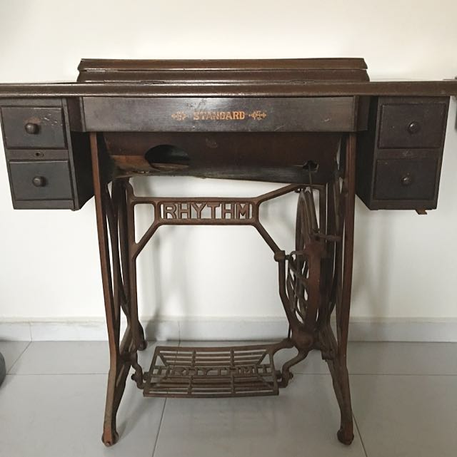 Rhythm Vintage Sewing Machine With 4 Drawers To Stow Sewing Amenities ...
