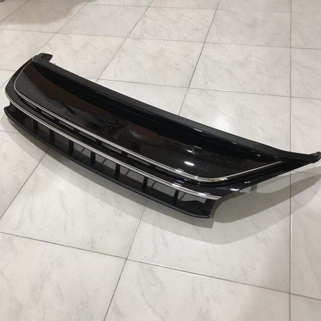 Original Toyota Harrier GS Front Grille, Car Accessories on Carousell