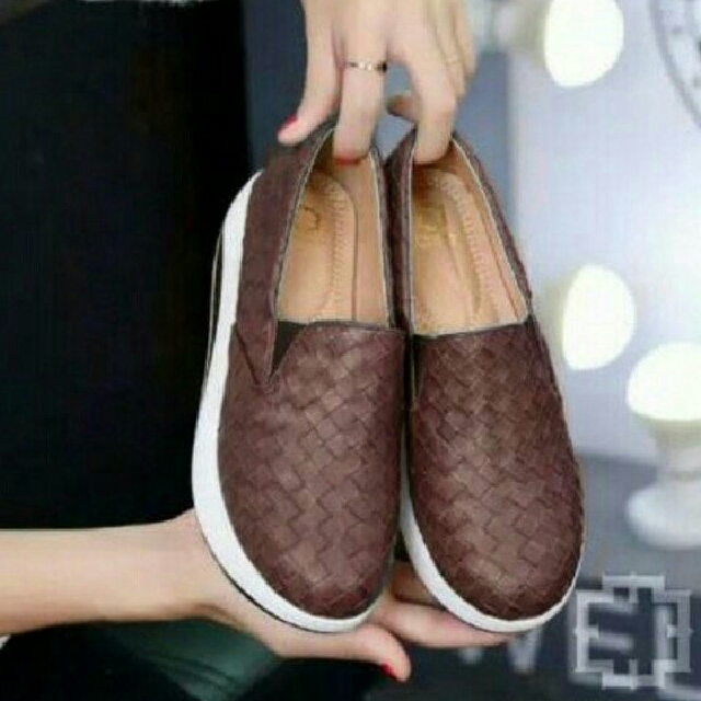 SEPATU KETS SLIP ON BOOTS SNEAKERS WANITA ANYAM EMORY CM17, Olshop ...