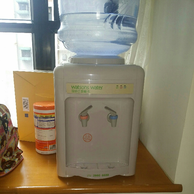 Watson's Water Dispenser, 傢俬＆家居, 園藝, 軟管和澆水裝置 - Carousell