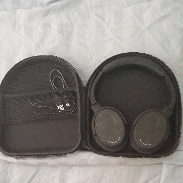 Miniso Bluetooth Headphones, Audio, Headphones & Headsets on Carousell