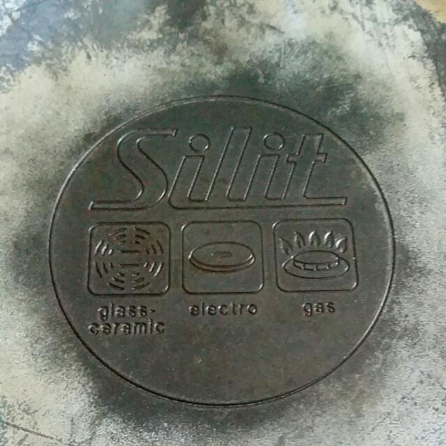 Silit Silargan Frying Pan Ø28cm, TV & Home Appliances, Kitchen ...