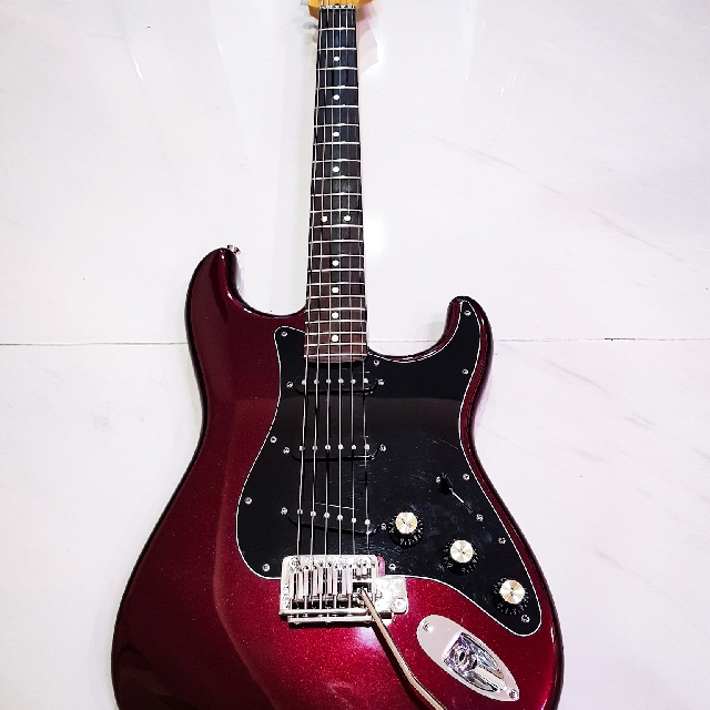 Fender Strat Limited Edition Metallic Red Mia, Hobbies & Toys, Music ...