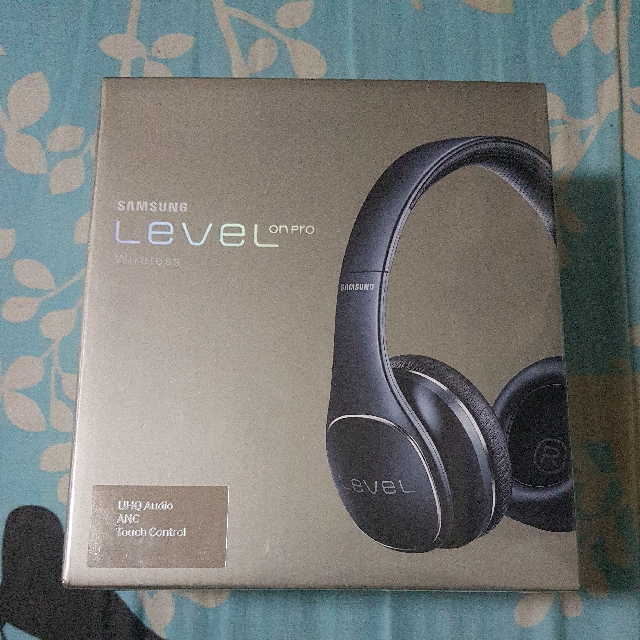 Samsung level on pro wireless headphone, Electronics, Audio on Carousell