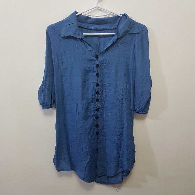 Basic blue botton down top, Women's Fashion, Tops, Sleeveless on Carousell