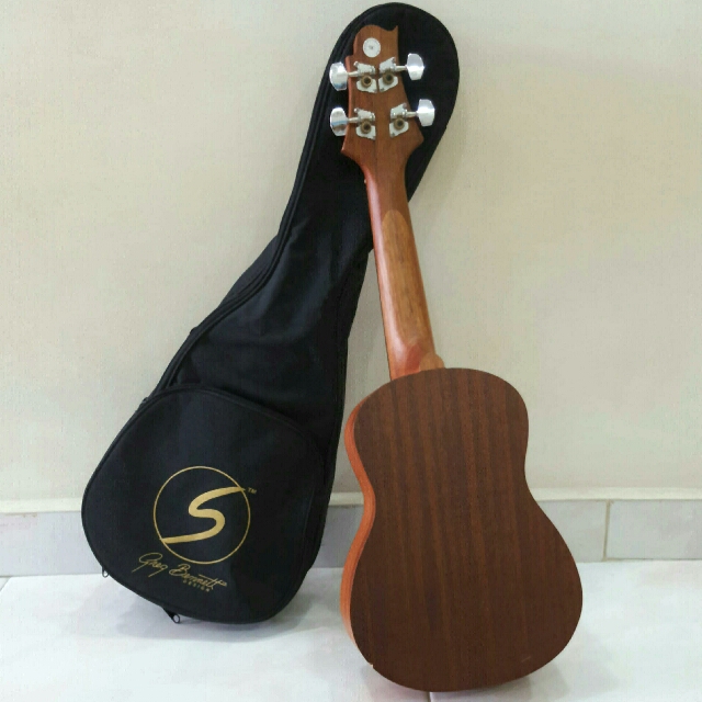 Greg Bennett Ukulele UK-50/NS, Hobbies & Toys, Music & Media, Musical ...