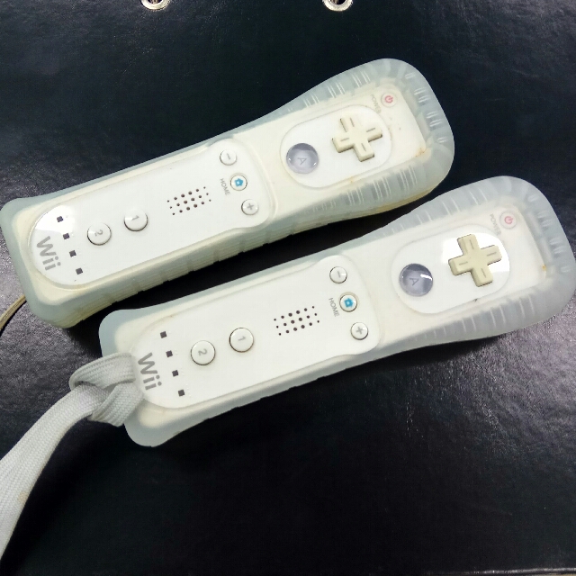Wii controller, Toys & Games, Video Gaming, Gaming Accessories on Carousell