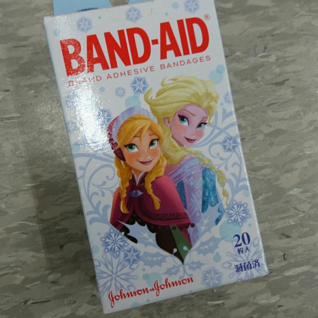 [日本代購] Frozen Band-Aid膠布, 興趣及遊戲, 手作＆自家設計, 文具 - Carousell