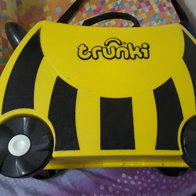 Trunki Bee Suitcase, Babies & Kids, Babies & Kids Fashion on Carousell