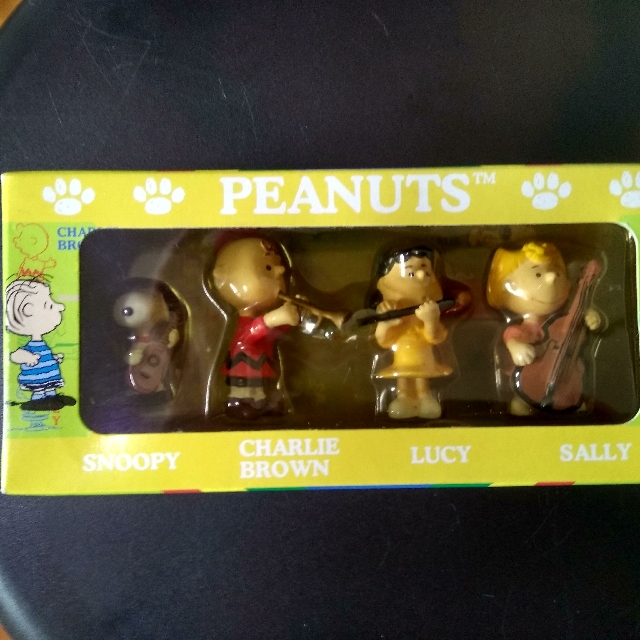 Peanuts Figurines Set, Hobbies & Toys, Toys & Games on Carousell