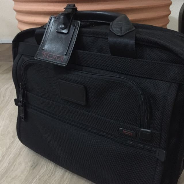 TUMI T-Pass Small Screen Expandable Laptop Brief 26521DH, Luxury, Bags & Wallets on Carousell