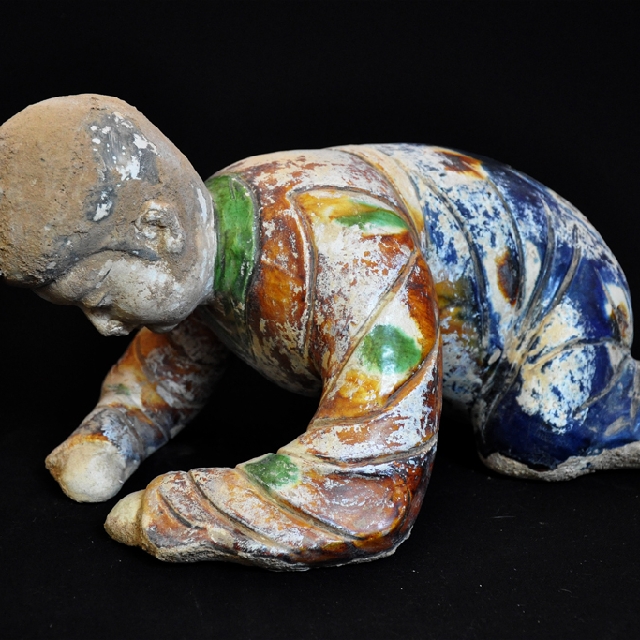 Maid servant statue bowing, Hobbies & Toys, Memorabilia & Collectibles ...