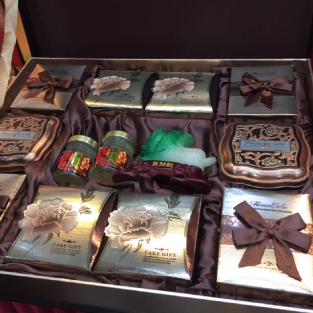 Mooncake gift set, Food & Drinks, Gift Baskets & Hampers on Carousell