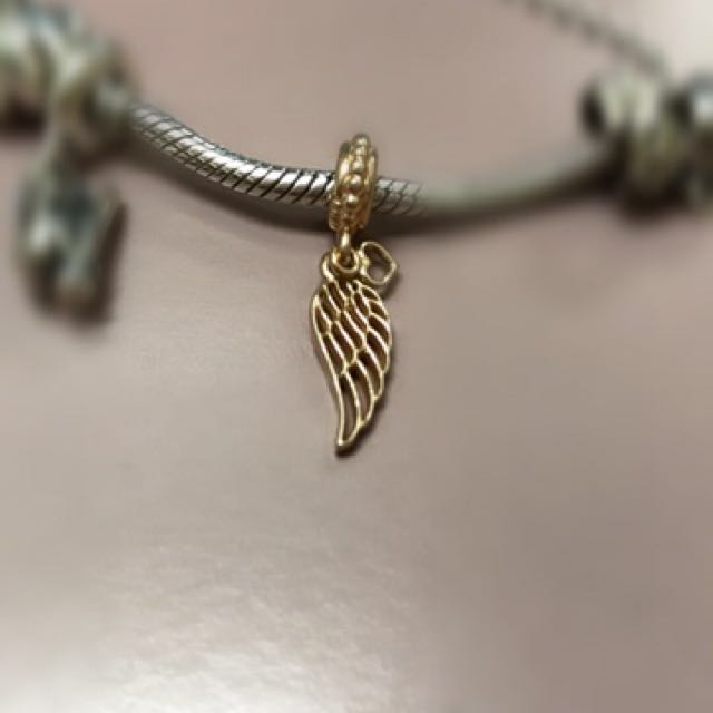 Angel wing PANDORA Rose dangle with heart, Women's Fashion, Jewelry ...