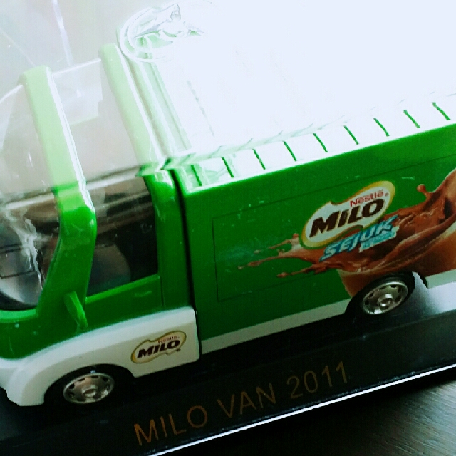 Milo Decades Van, Hobbies & Toys, Collectibles & Memorabilia, Vintage ...