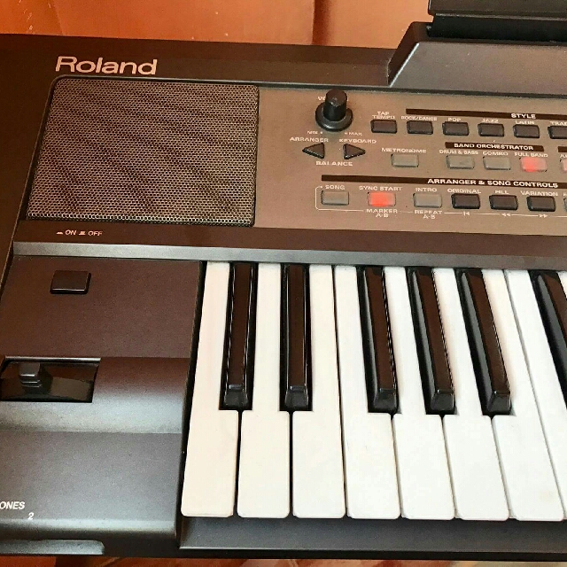 ROLAND E-O9 Keyboard, Hobbies & Toys, Music & Media, Musical ...