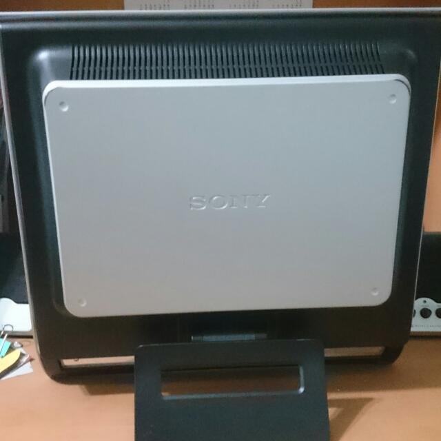 Sony 17" LCD Monitor SDM-HS75, 家庭電器, 電視 & 其他娛樂, 電視組件及配件 - Carousell