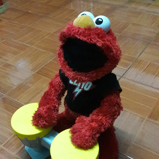 Sing and play drums with Elmo , Babies & Kids, Infant Playtime on Carousell