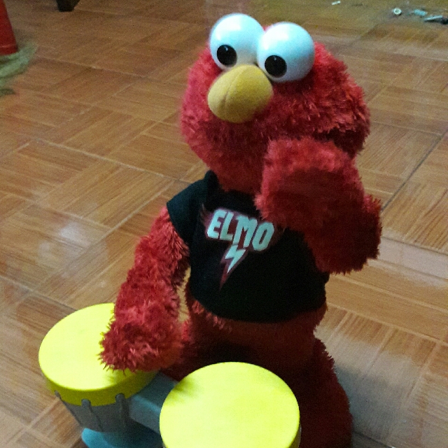 Sing and play drums with Elmo , Babies & Kids, Infant Playtime on Carousell