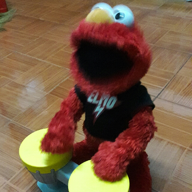 Sing and play drums with Elmo , Babies & Kids, Infant Playtime on Carousell