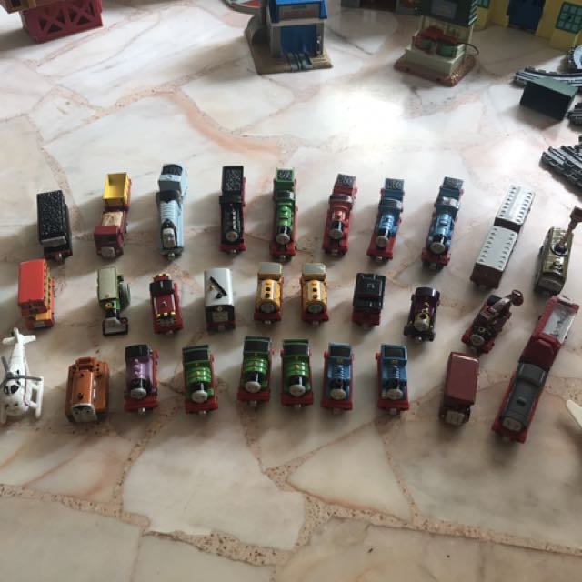 Thomas and friends Take and play series. Tracks, buildings, trains ...