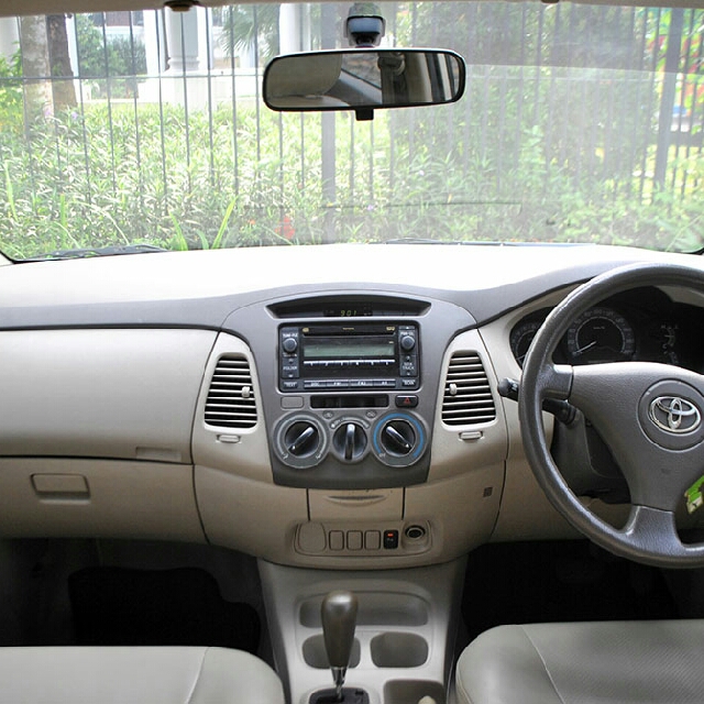 Toyota Kijang Innova 2010 | Walden Auto