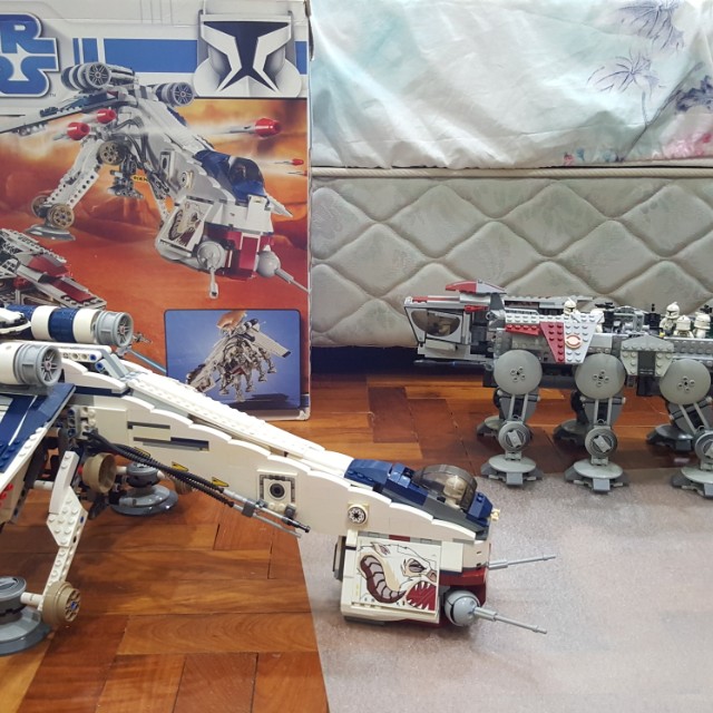 Lego 10195 Republic Dropship with AT-OT, Hobbies & Toys, Toys & Games ...