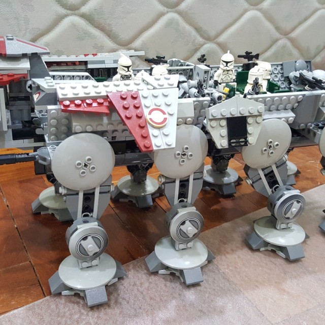 Lego 10195 Republic Dropship with AT-OT, Hobbies & Toys, Toys & Games ...