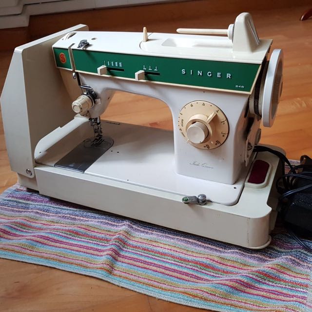 Singer Sewing Machine, Design & Craft, Craft Supplies & Tools on Carousell