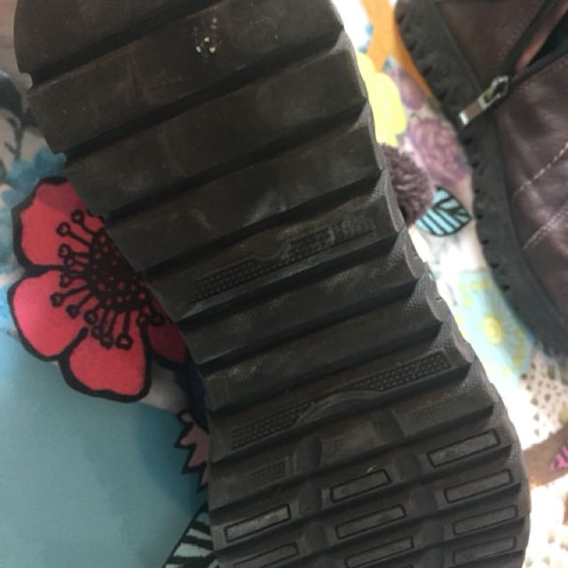 Snowfly boot, Women's Fashion, Footwear, Boots on Carousell