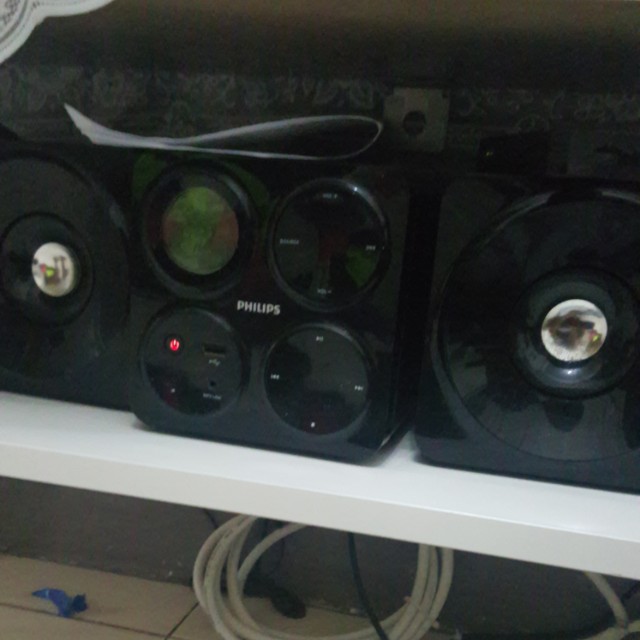 Philips small radio with speaker, Furniture & Home Living, Furniture ...