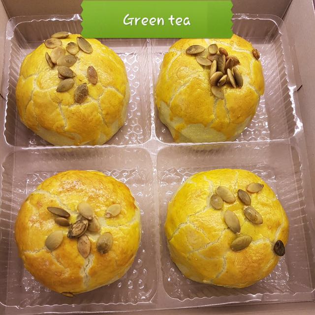 Traditional Mooncake & Snow Skin Mooncake, Food & Drinks, Homemade ...