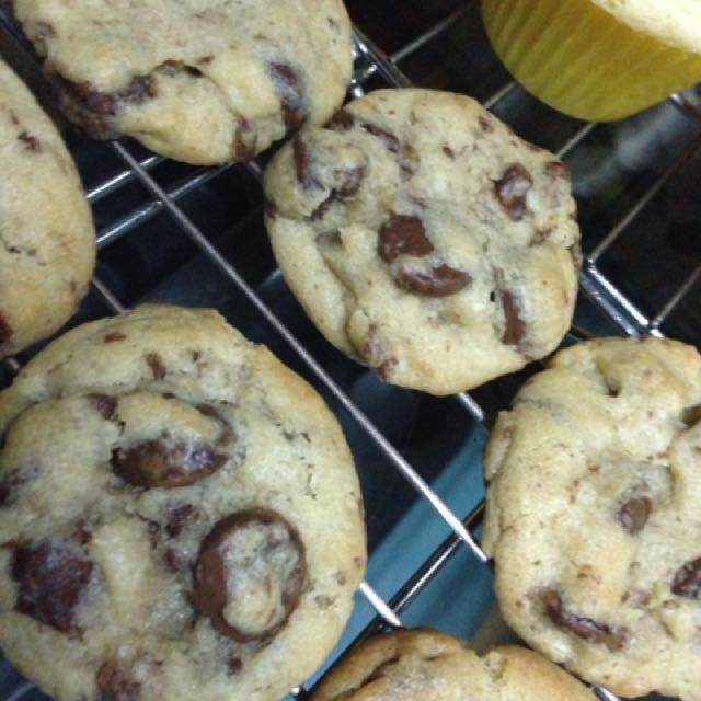 Super chunky chewy chocolate chip cookies/ Banana choco muffin, Food ...