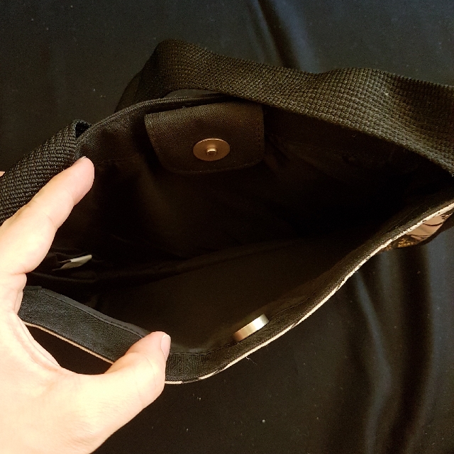 preloved billabong bag original, Fesyen Wanita, Tas & Dompet di Carousell