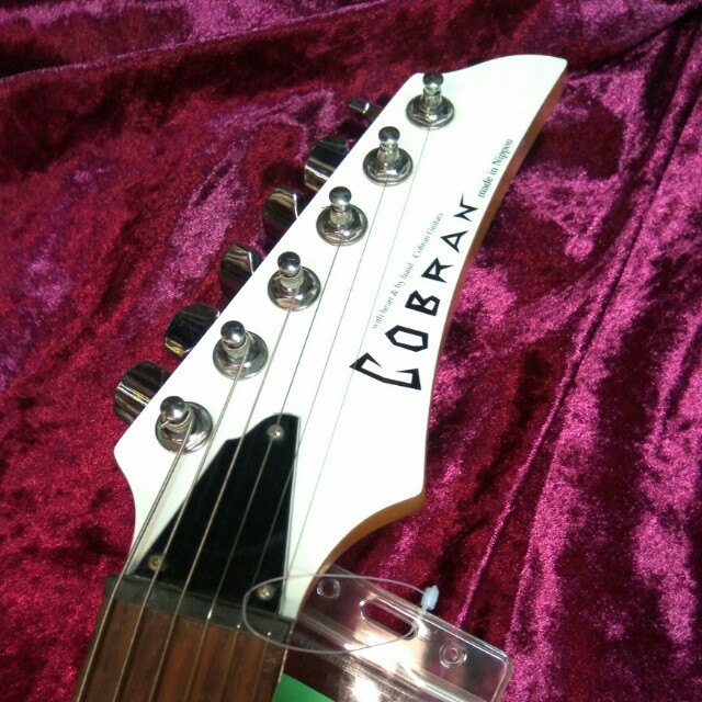 Cobran guitar (made in Japan), 興趣及遊戲, 音樂樂器 & 配件, 樂器 - Carousell