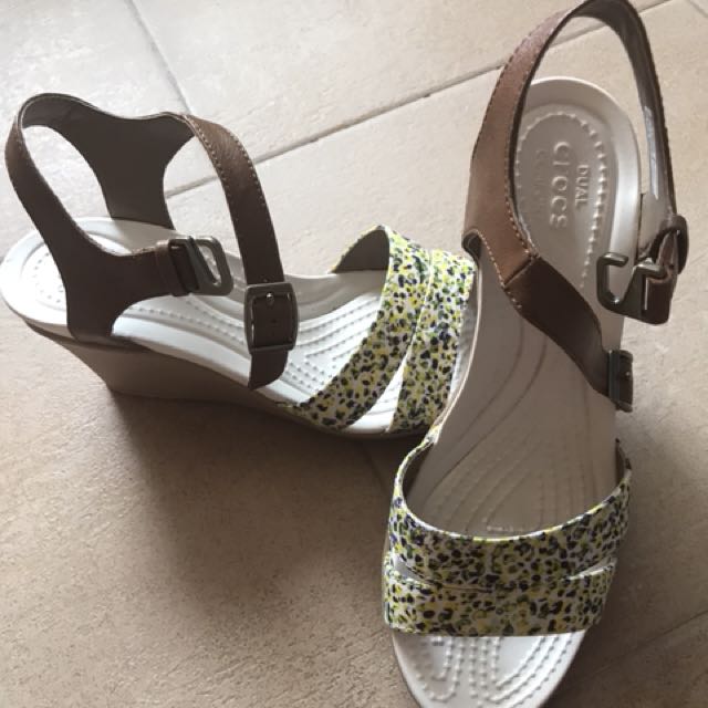 Crocs Wedge, Women's Fashion, Footwear, Wedges on Carousell