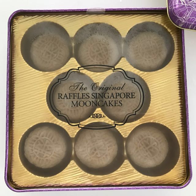 Raffles Hotel Original earl grey tea with chocolate pearl snowskin ...